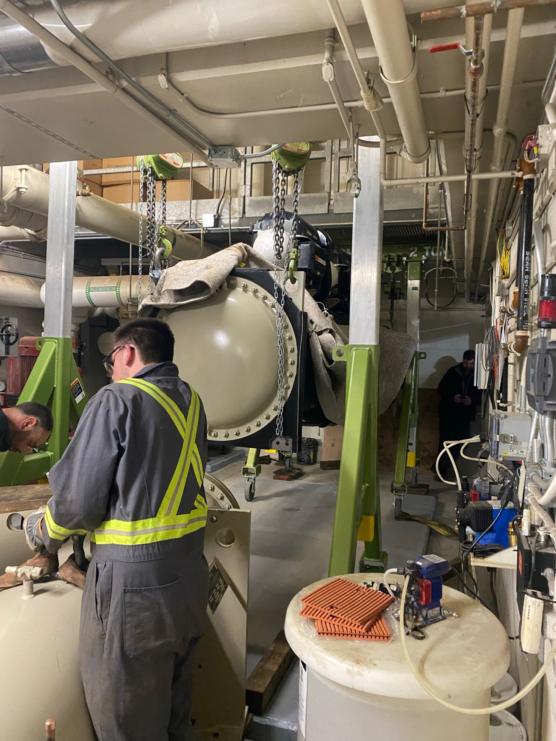 Case Study: Chiller Installation with Hoist and Gantry Rental - LGH Canada