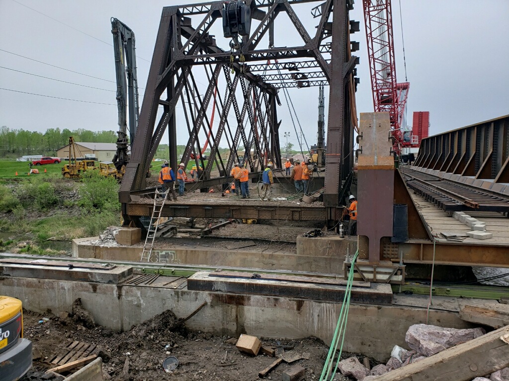 536T Railroad Bridge Install with Hydra-Slide Skid System - LGH Canada